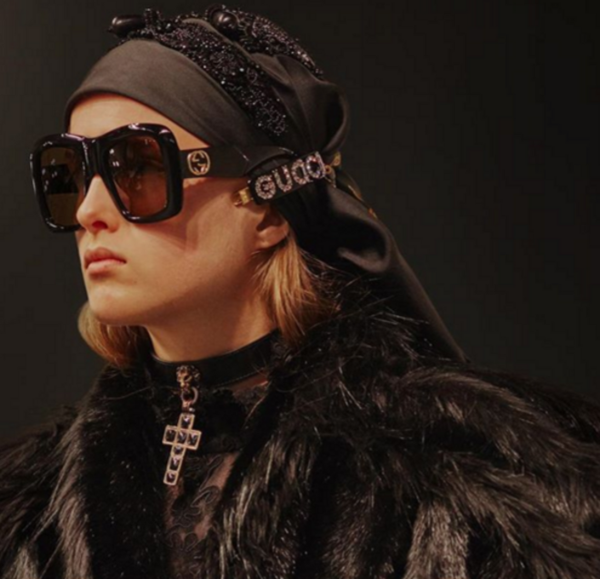 Close-up nos detalhes do desfile Cruise da Gucci - Moda - Máxima