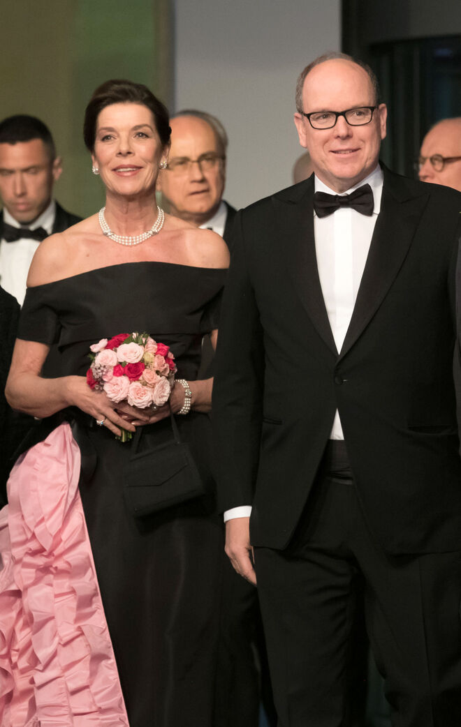 Família Grimaldi reúne-se no histórico Baile da Rosa - Celebridades ...