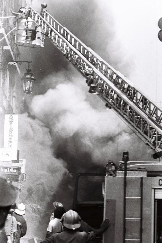 Recordar o incêndio que deflagrou nos Armazéns Grandella do Chiado ...